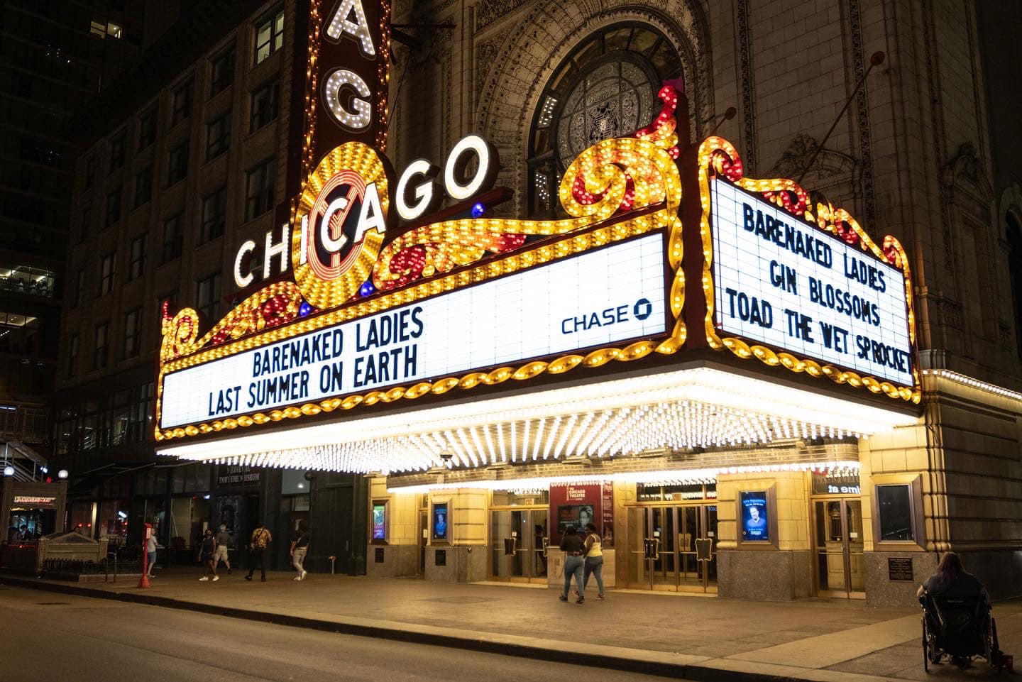 The Chicago Theatre – TripHock